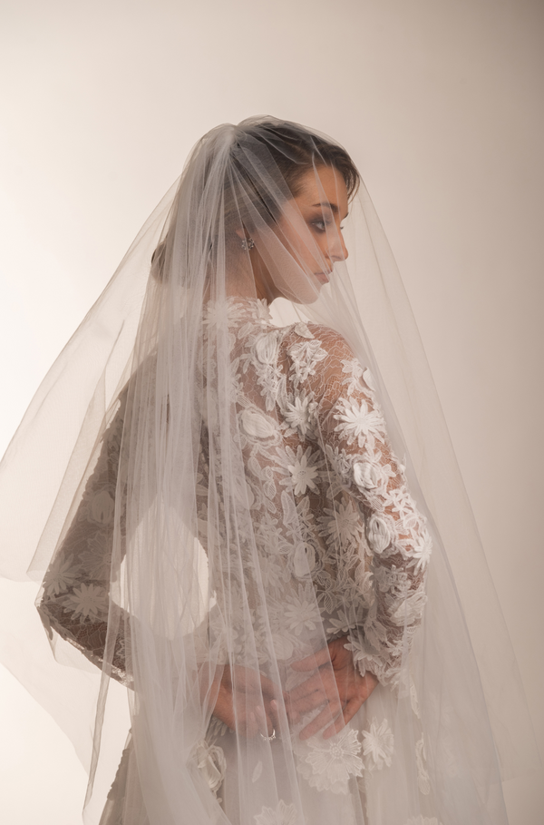 PARIS HILTON VELO – VERO DIAZ BRIDAL